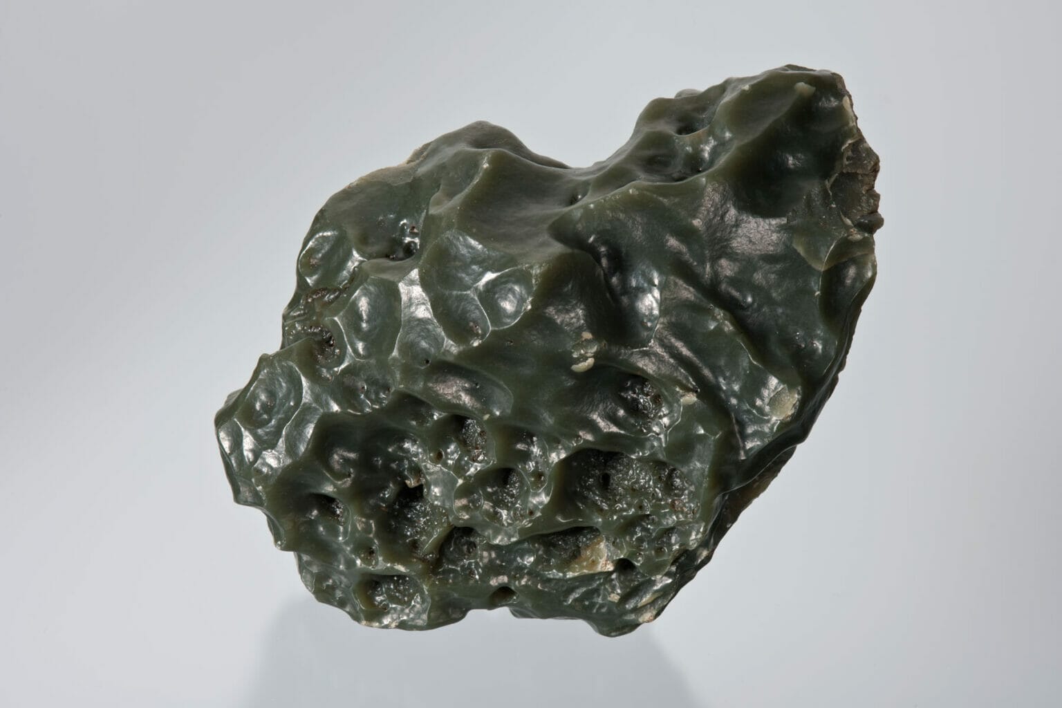 Black Jade Unveiled: Discover Its Meaning, Uses & Benefits