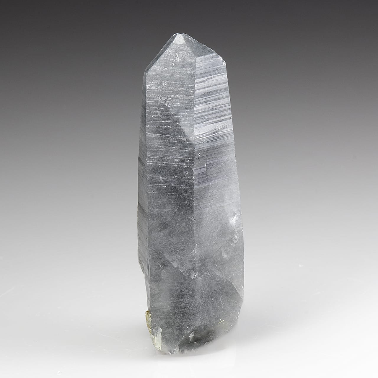 Discover the Magic of Dumortierite: Meaning, Uses & Benefits