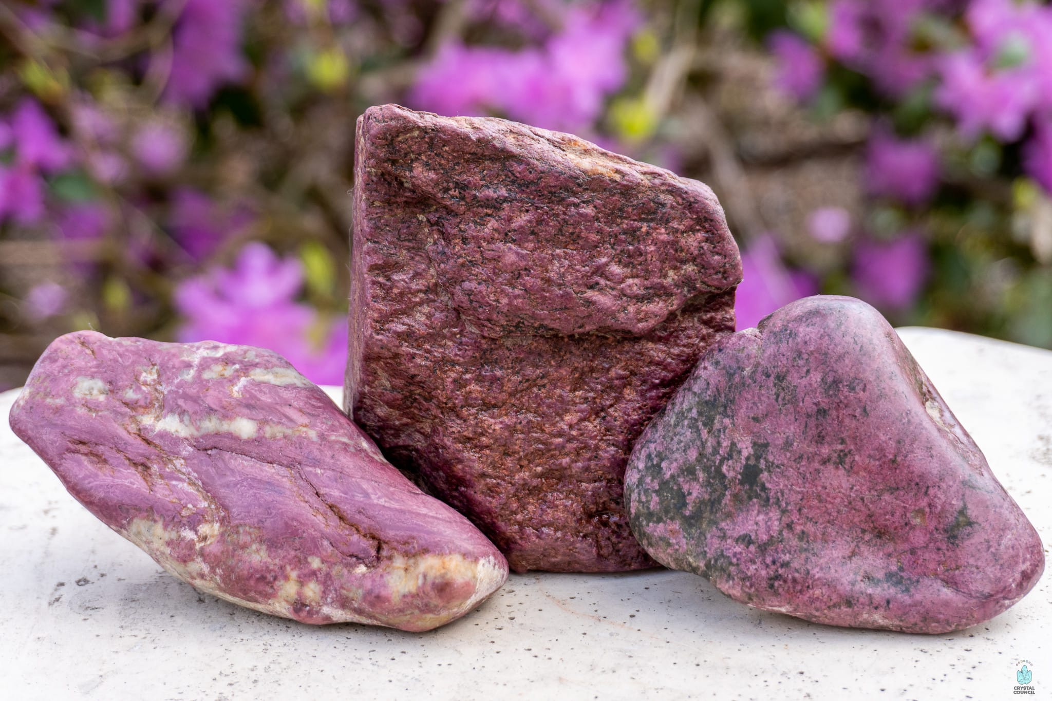 Discover the Magic of Dumortierite: Meaning, Uses & Benefits