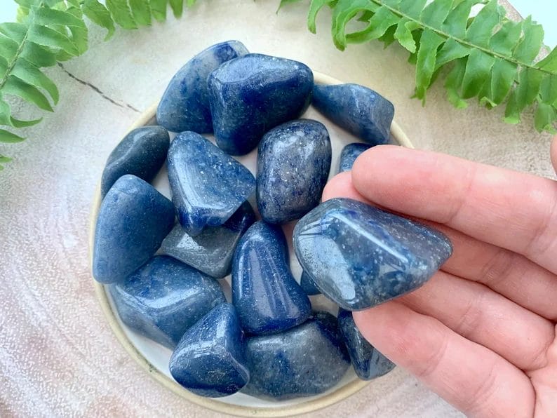 Discover the Magic of Dumortierite: Meaning, Uses & Benefits