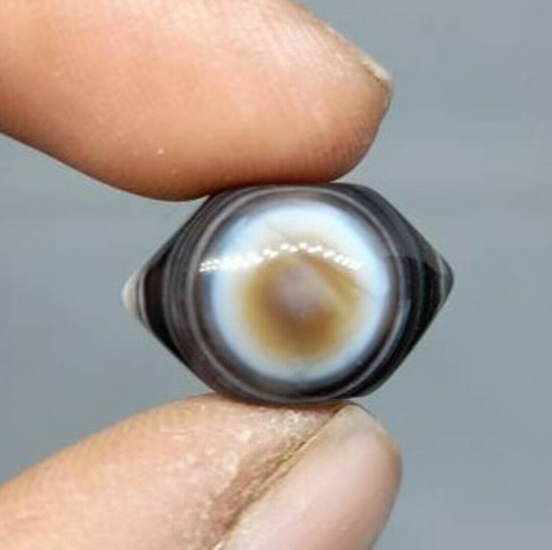 Discovering Purple Agate: Its Meaning, Uses & Benefits